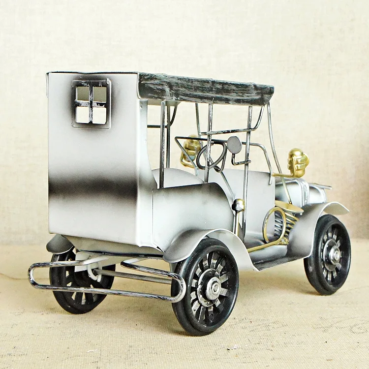 Ferro Velho Modelo - Vintage Metal Iron Car Figurine