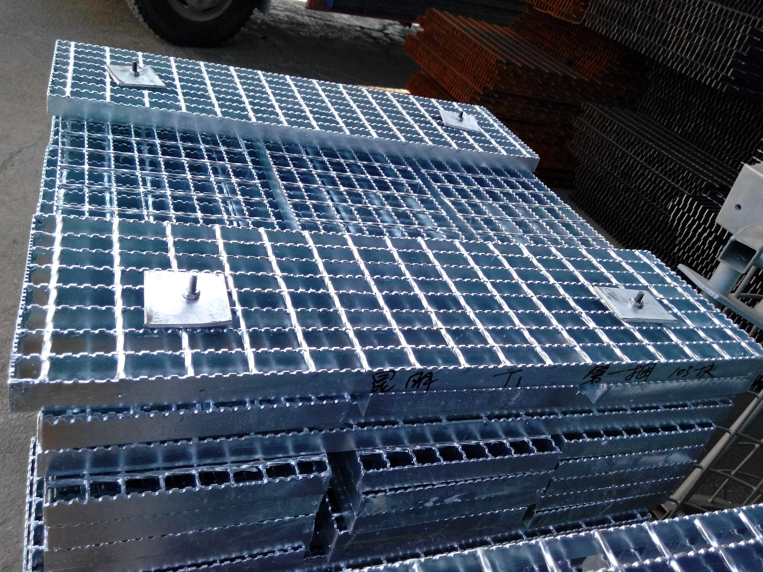 Galvanized Stair Treads - Buy Stair Tread,Galvanized Tread,Stair Treads ...