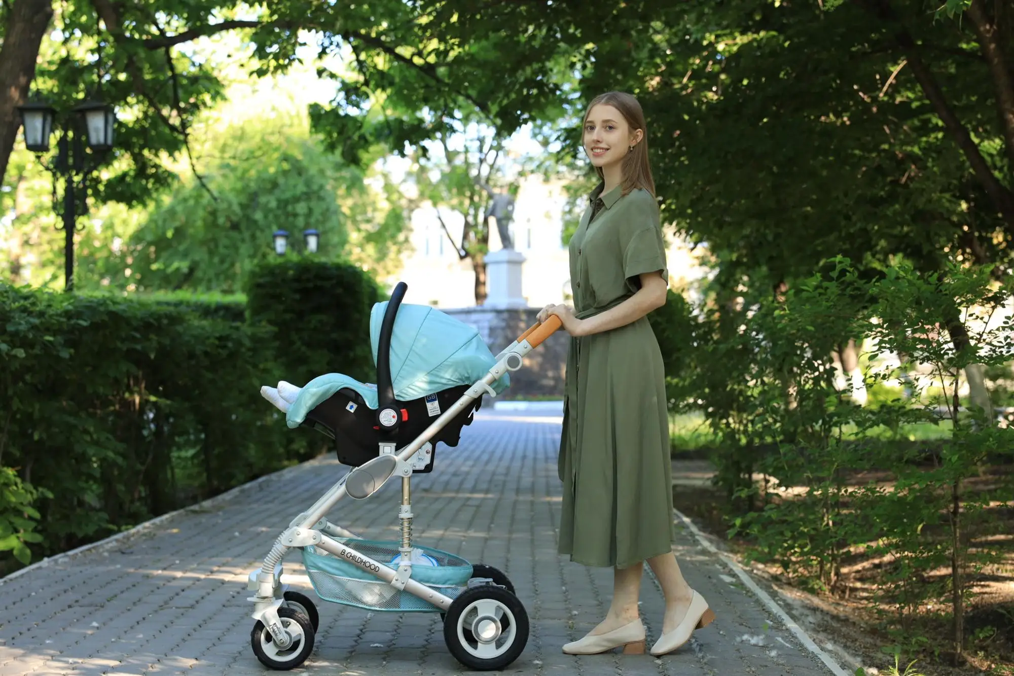 One Hand Foldable Lightweight Pram - Perfect for Travel