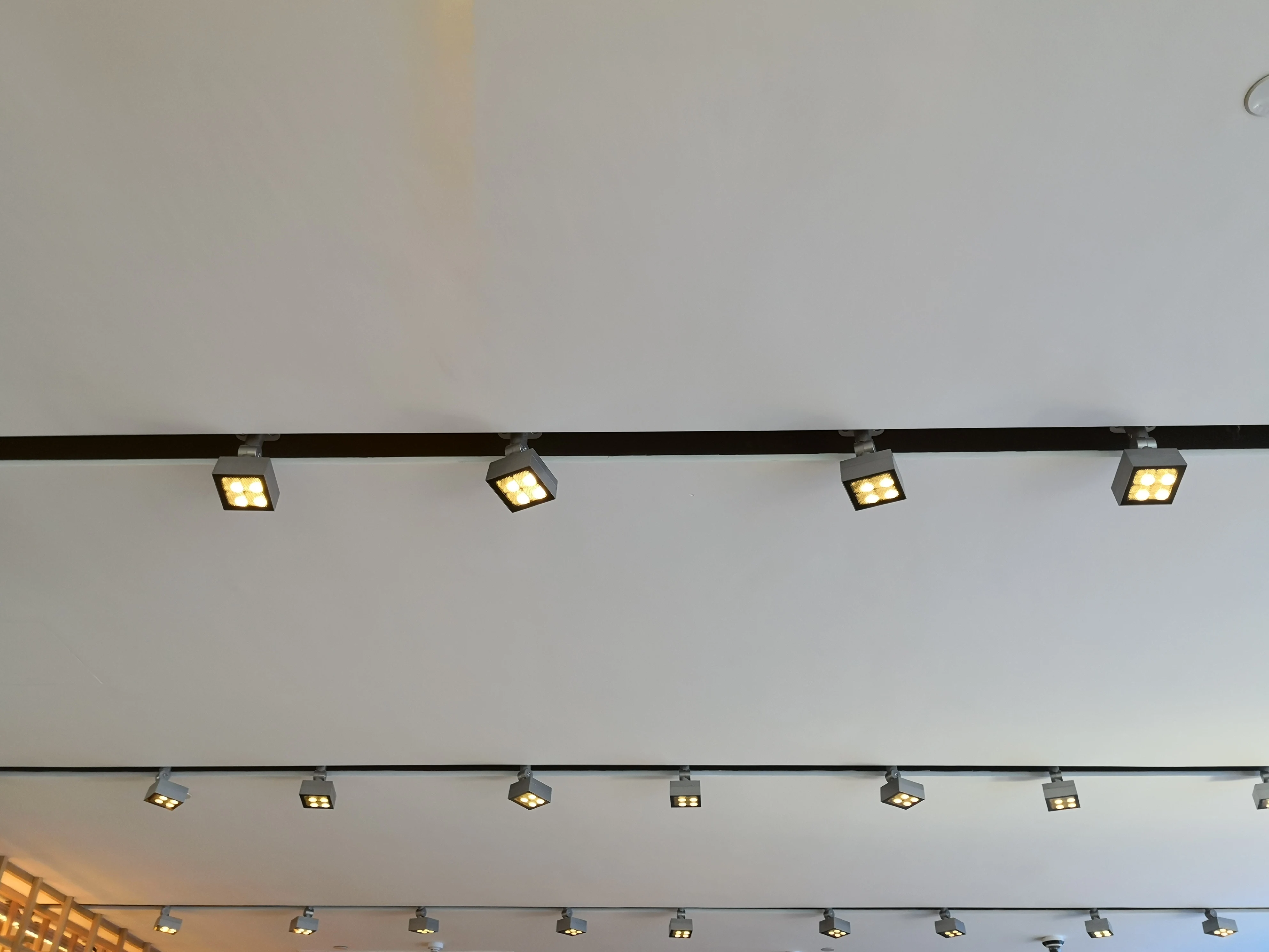 SHYLON Zoomneo DMX512 LED Spot Light - 18W, 50000hrs Lifespan