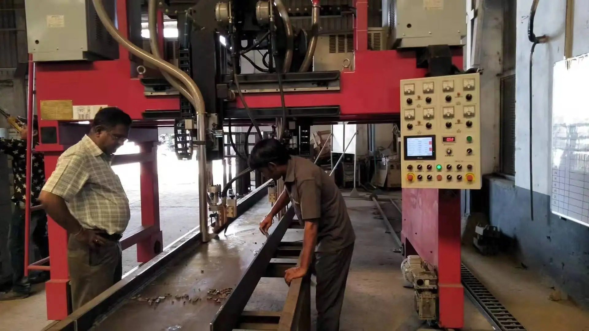 H Beam Welder/h Beam Welding Machine/trailer H Beam Automatic Welding ...