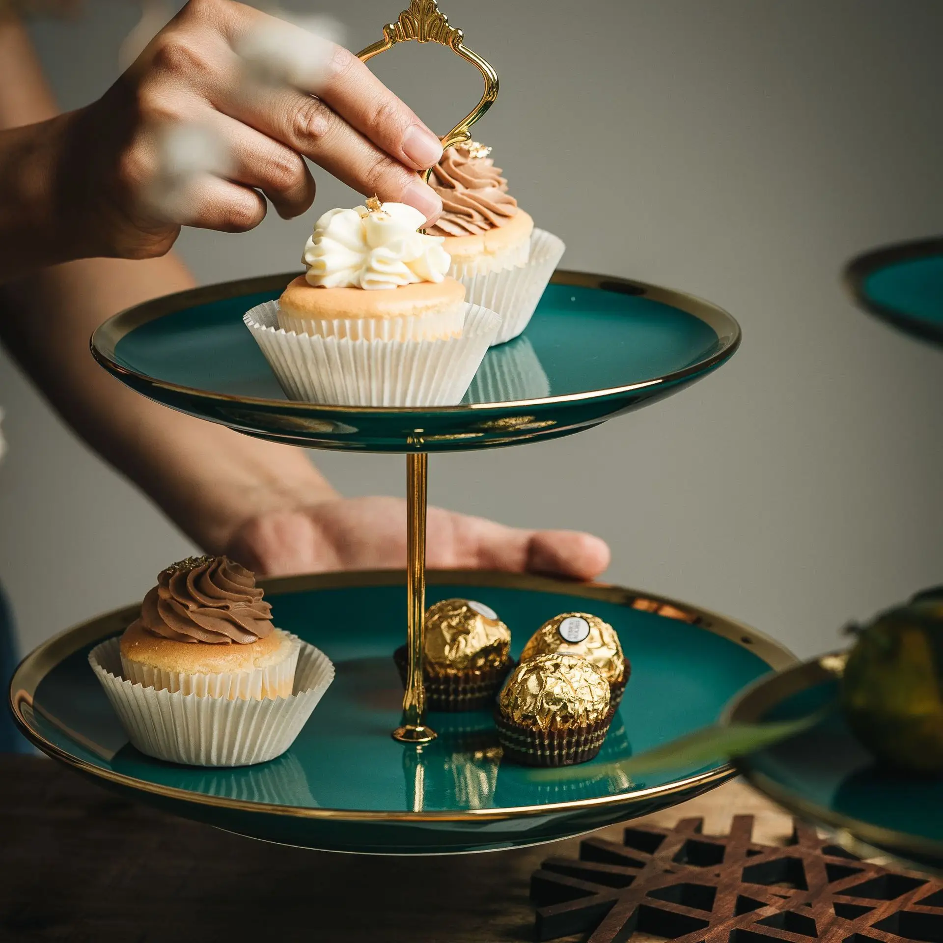 Luxury 3- Tier Ceramic Green Cake Stand Emerald Cupcakes Stand With ...