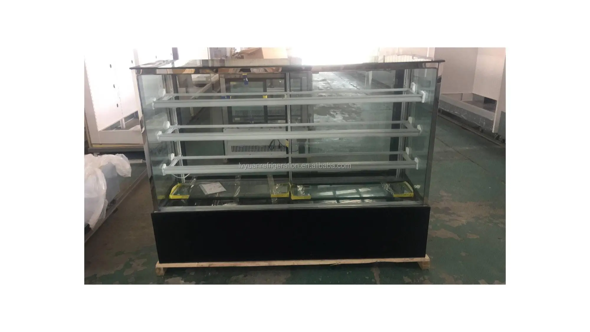 Pastry Showcase Refrigerator - Elegant & Efficient Display