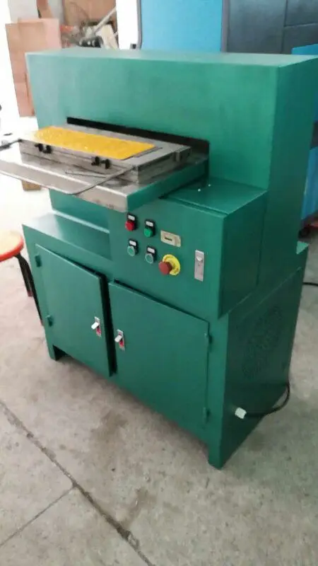 China Vehicle Car License Number Plate Embossing Press