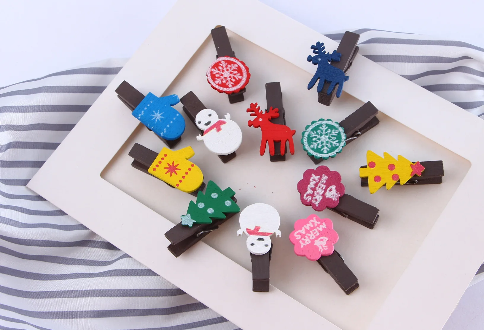 Custom Wholesale Wooden Clip Mini Photo Christmas Clips Wood Peg Gift ...