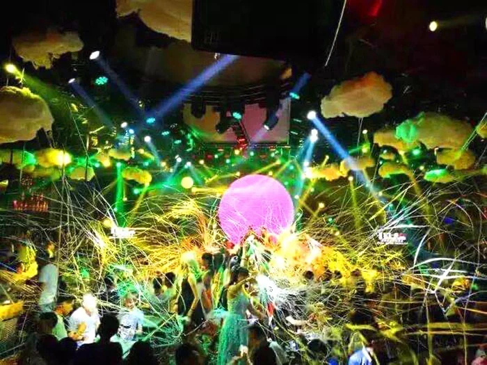 Party Streamers Magic Hand Throw - Perfect for Weddings