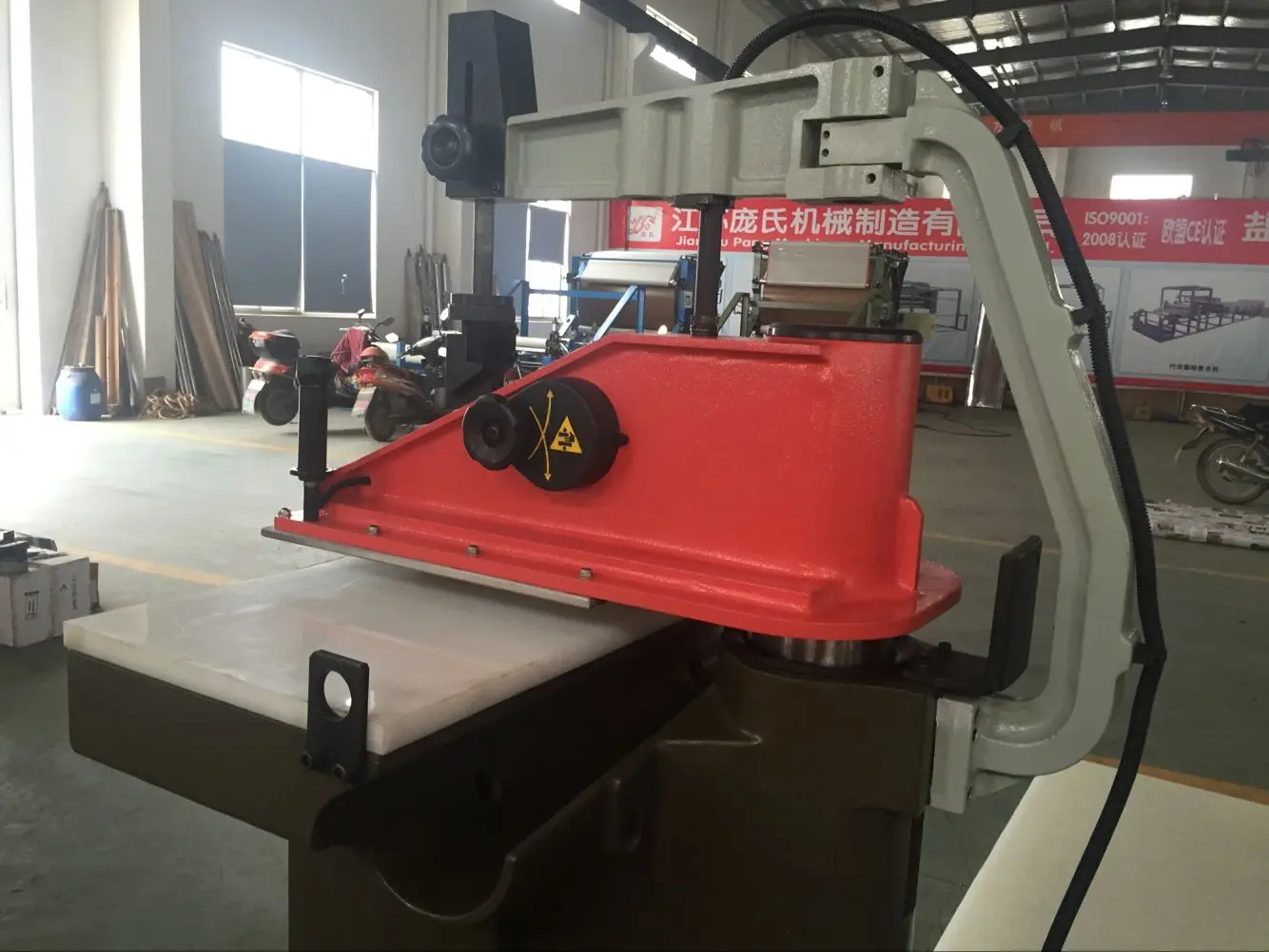 27T Swing Arm Clicker Presses Leather Cutting Machine