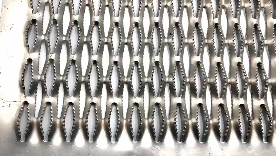 Punched Hole Aluminum Anti Skid Serrated Walkway Grip Strut Perforated ...