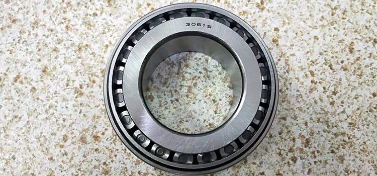 Truk Roda Tapered Roller Bearing 30615 Dengan Ukuran 75*135*44.5 Mm ...