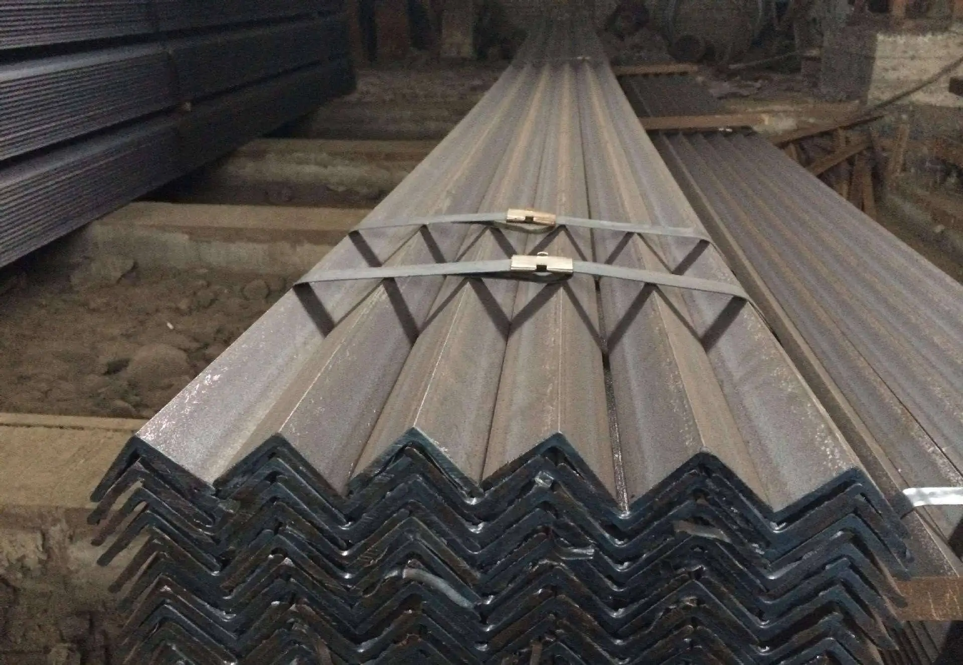 Equal Angle Astm A36 S235jr Ss400 Steel 40*40*3mm Zinc Coated Steel ...