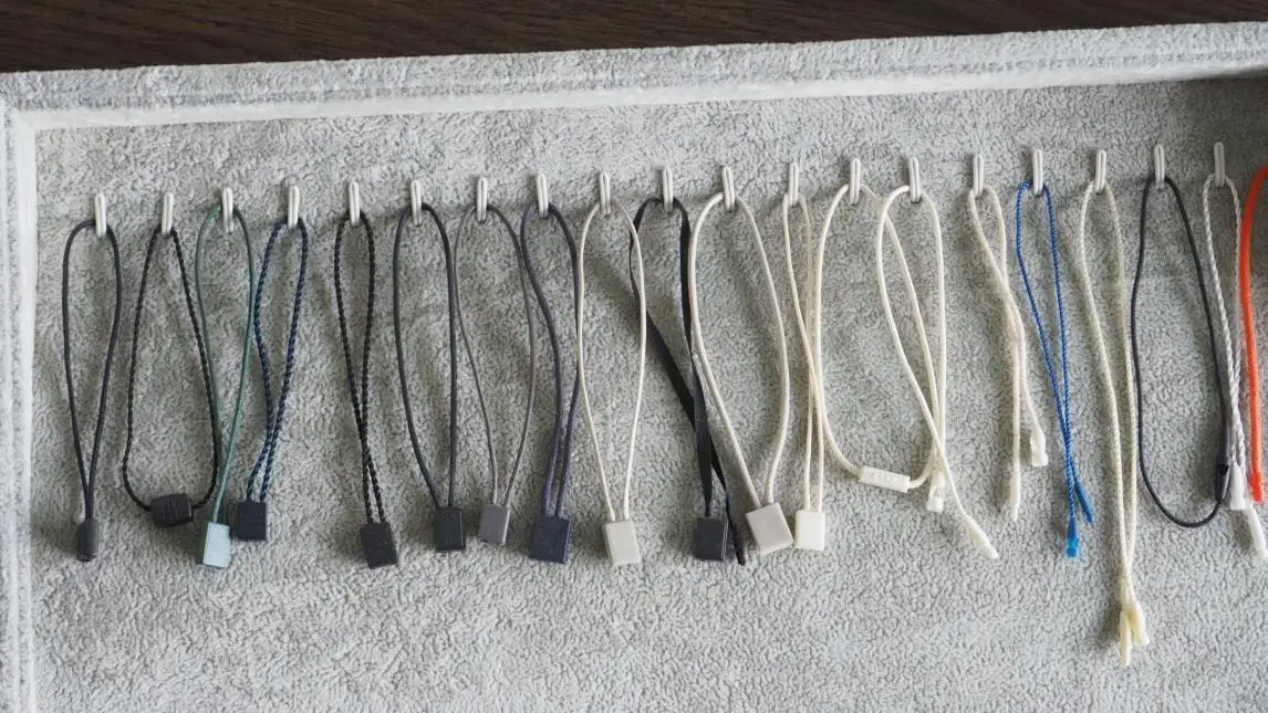 Factory Hang Tag Seal String Customized Apparel Fabric Plastic Hang Tag ...