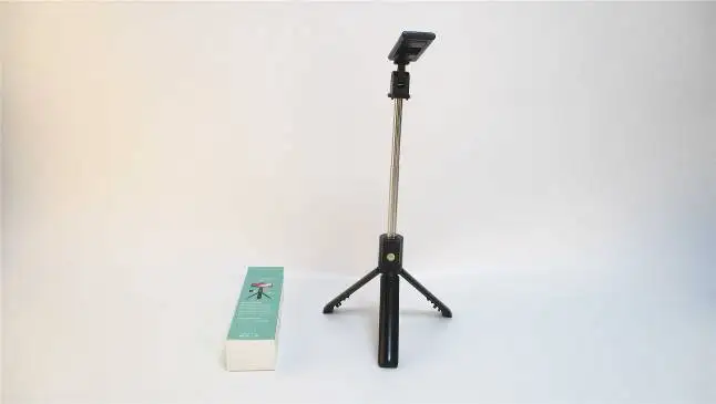 Wireless Tripod Selfie Stick - Q02S with Warm & Cold Fill Light