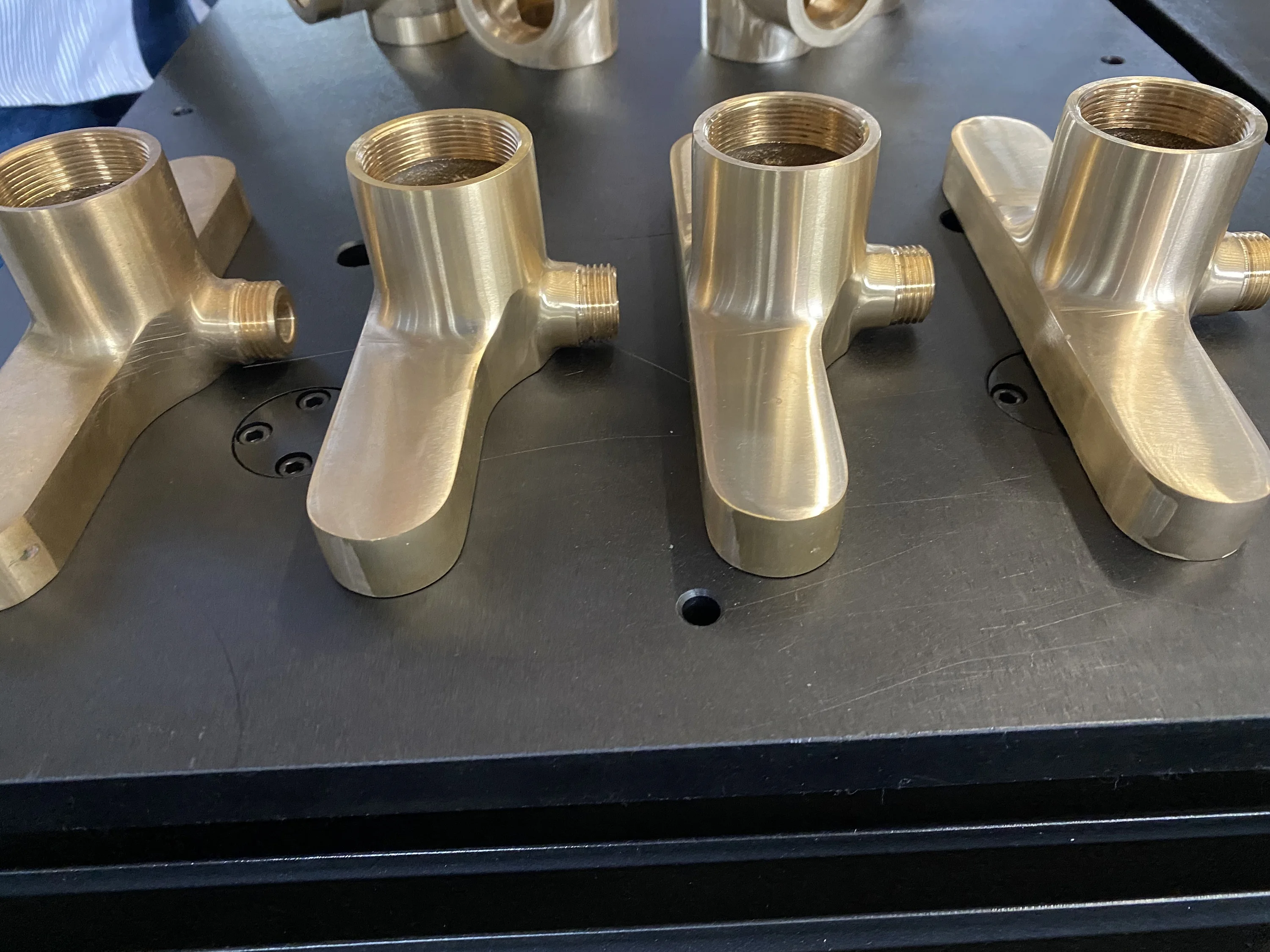 Fanuc Grinding Robot For Sanitary Fittings Brass Faucet Zinc Handle ...