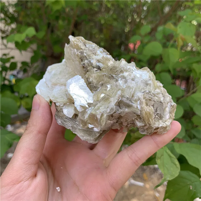 Natural Raw Yellow Mica Stone Rough Mica Flakes Wholesale Price Raw ...