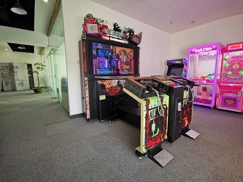Indoor Amusement Coin Operated Razing Storm Arcade Video Shooting Gun ...