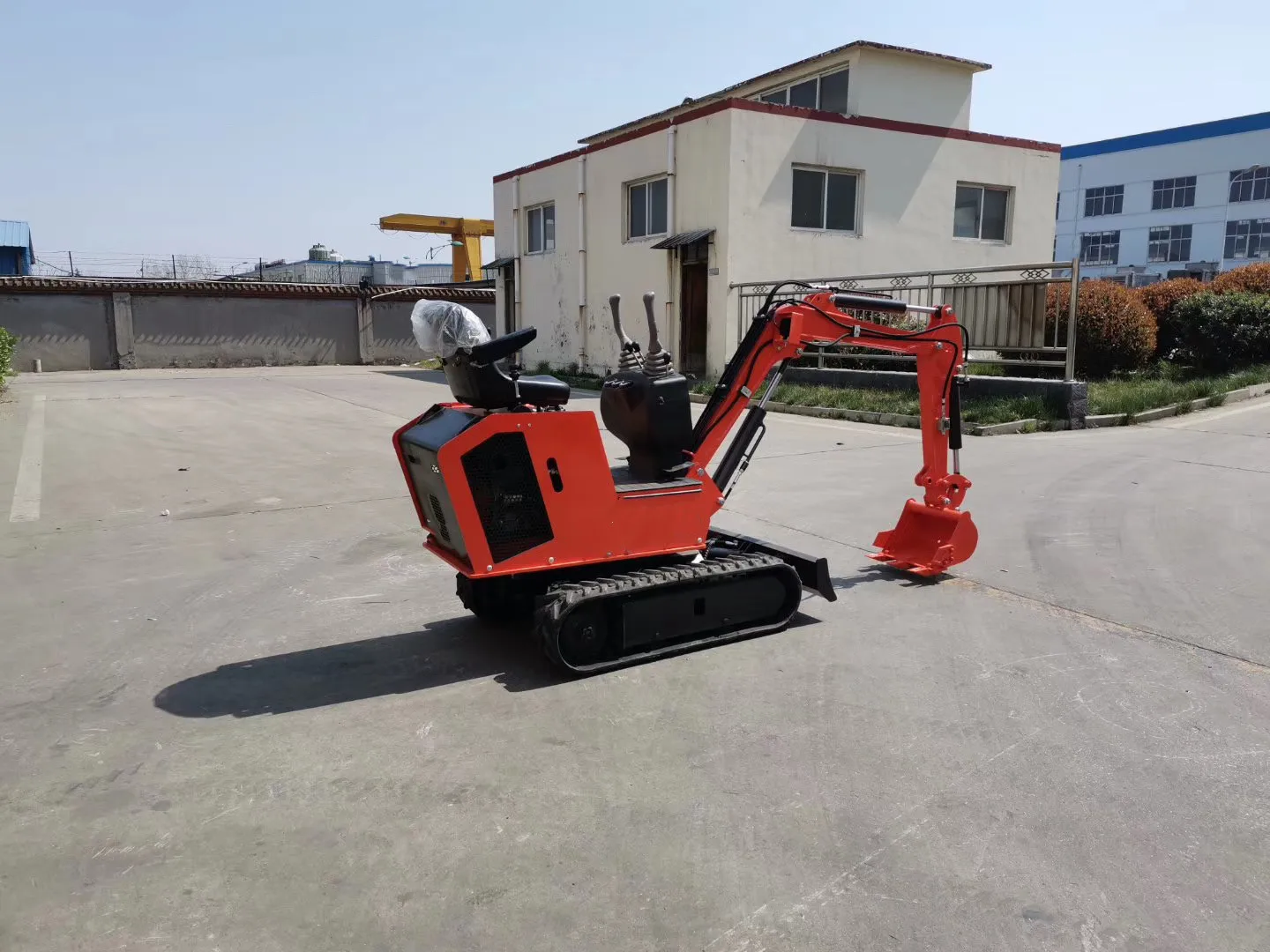 360 Degree Rotation Crawler Type 1.0 Ton Mini Excavator With Closed Cab ...