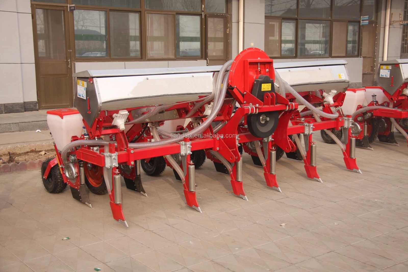 China Best Seller Pneumatic Automatic 4 Row Corn Seed Drill Seeder ...