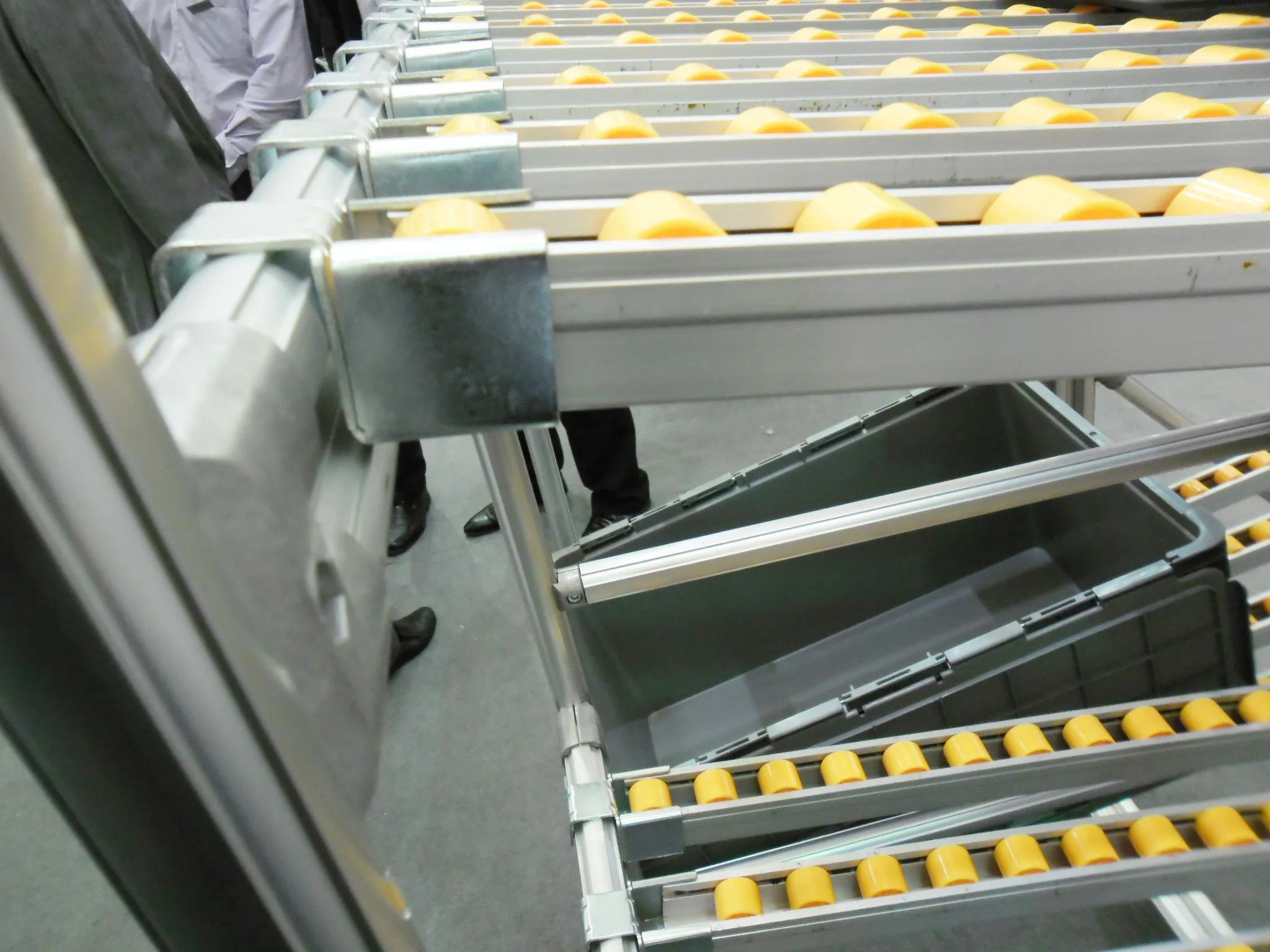 Wholesale Sheet Metal Roller Truck Alloy Roller Track Heavy Duty Flow ...