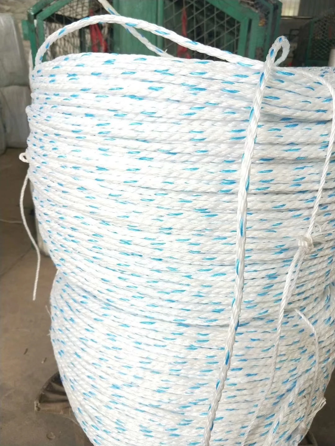 White Pp Fishery Ropes 18mm Diameter With Blue Strip Net And Ropes ...