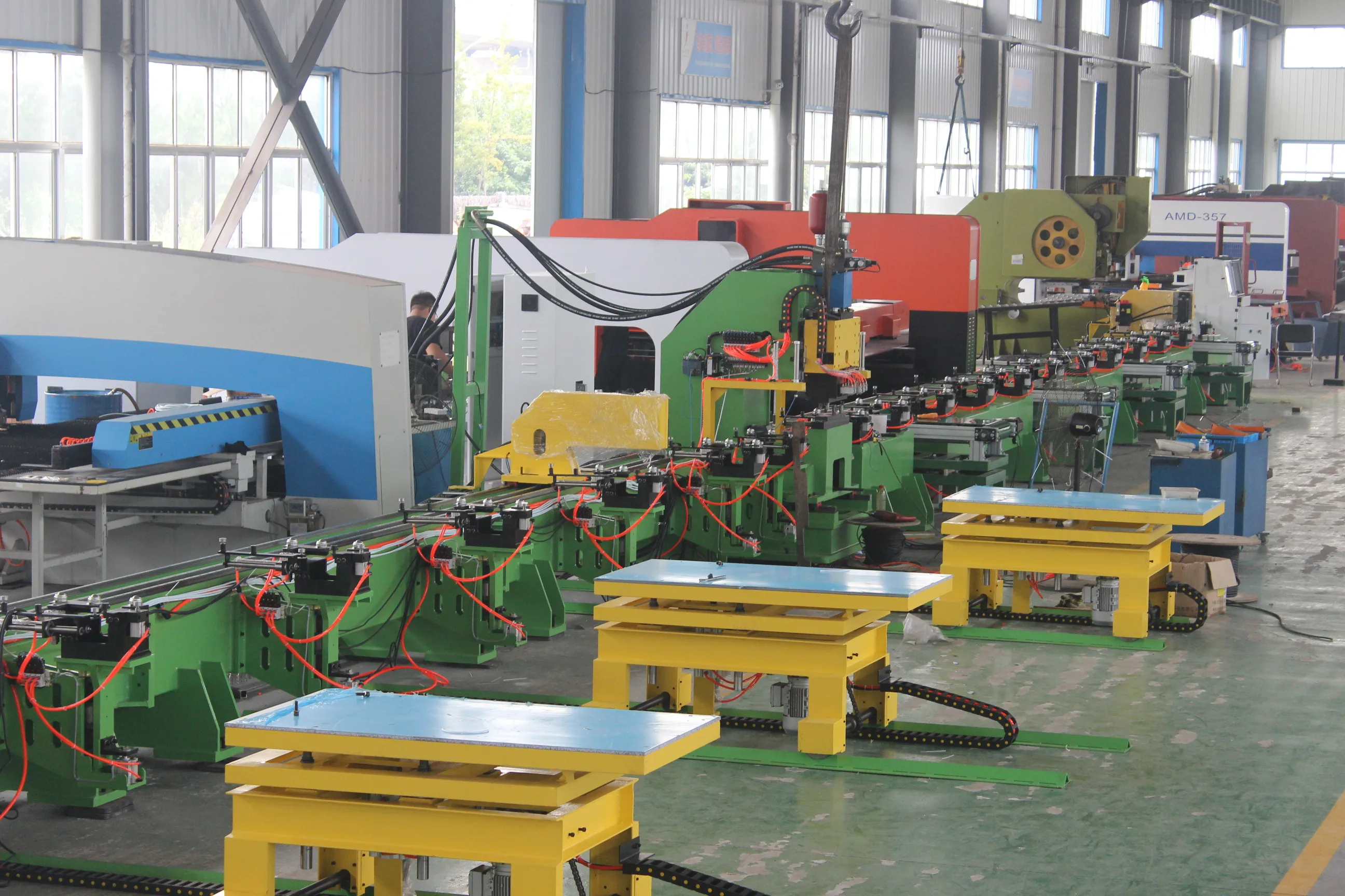 High-accuracy Metal Sheet Hole Punching Machine - CNC Turret Punch