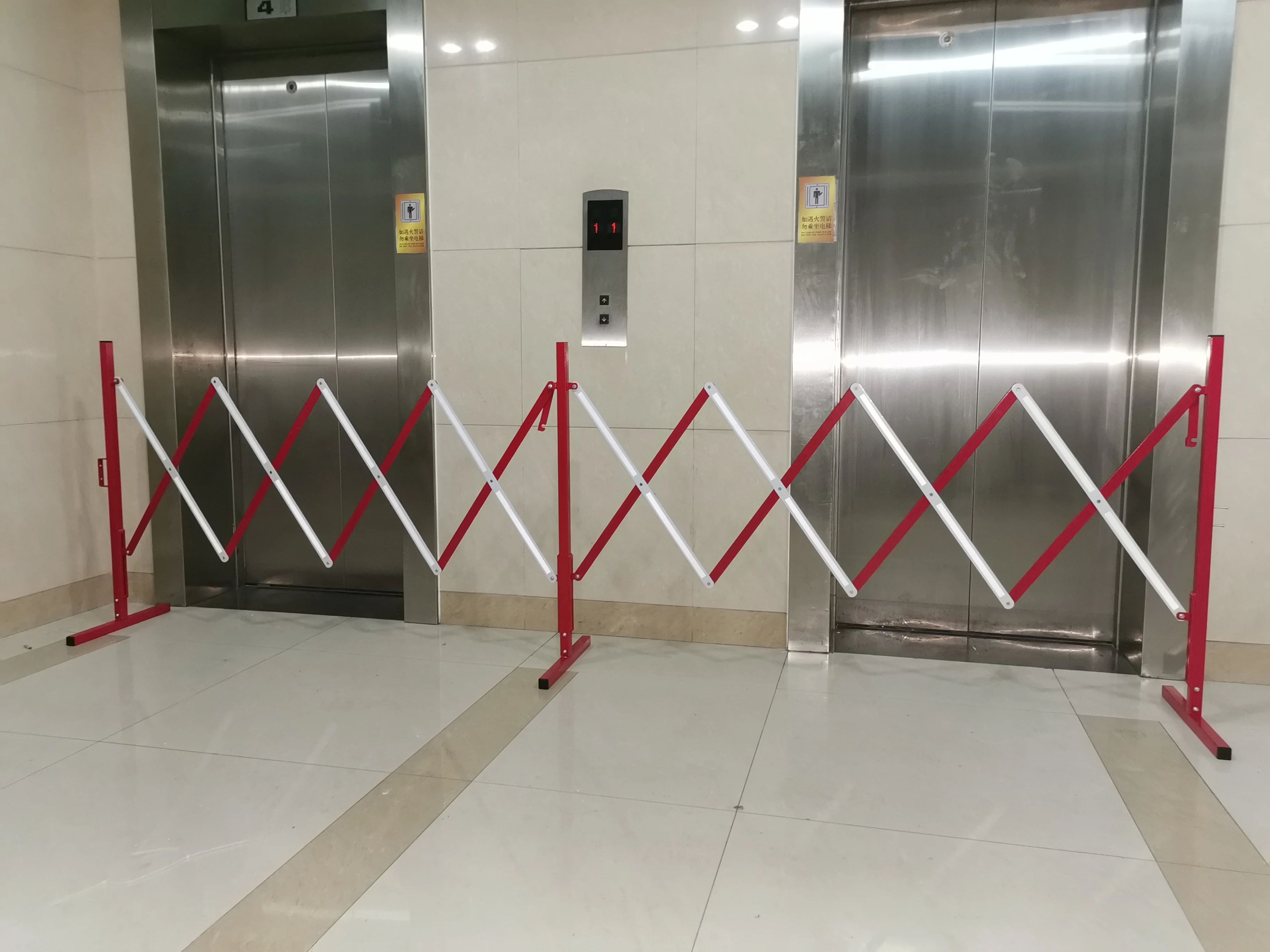 4m Max Expandable Width Metal Telescopic Retractable Barrier Gate ...