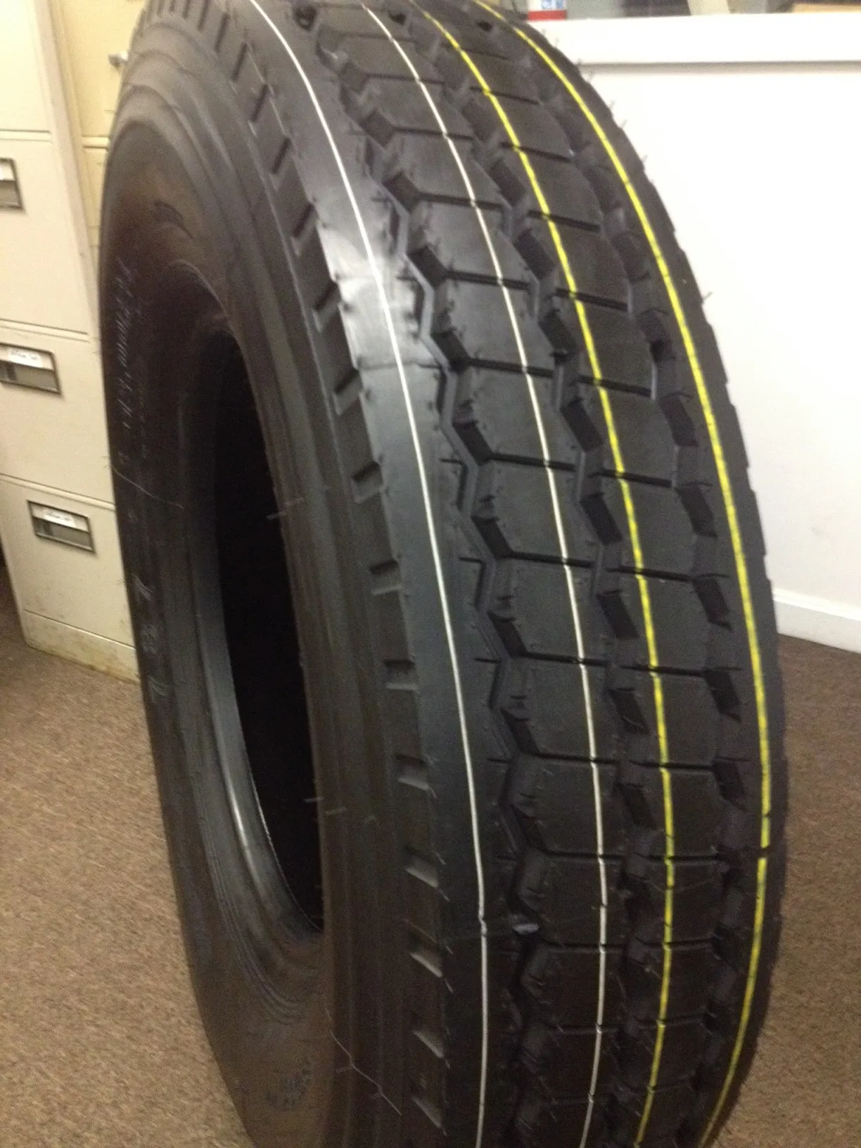 Neumáticos De Segunda Mano Para Camión Comercial,Diseño Ece ...