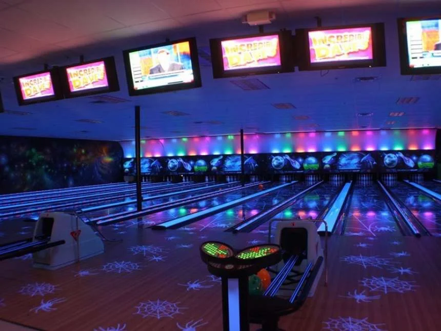 Qubicaamf Bowling with MAD Lanes Spider Design - Premium Equipment