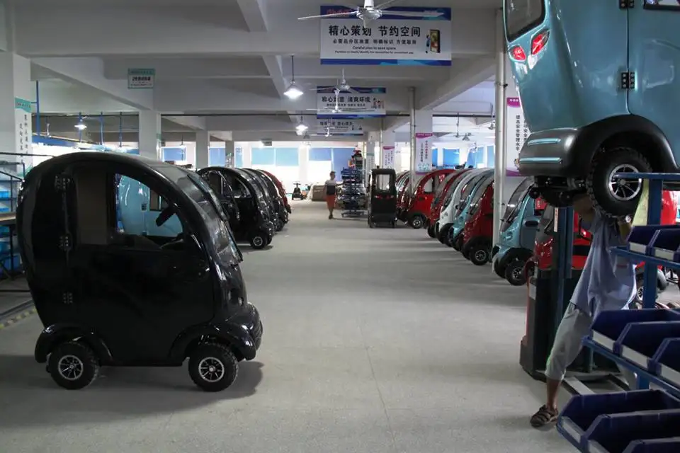 Electric Fully Enclosed Mobility Scooter Cabin Scooter with CE