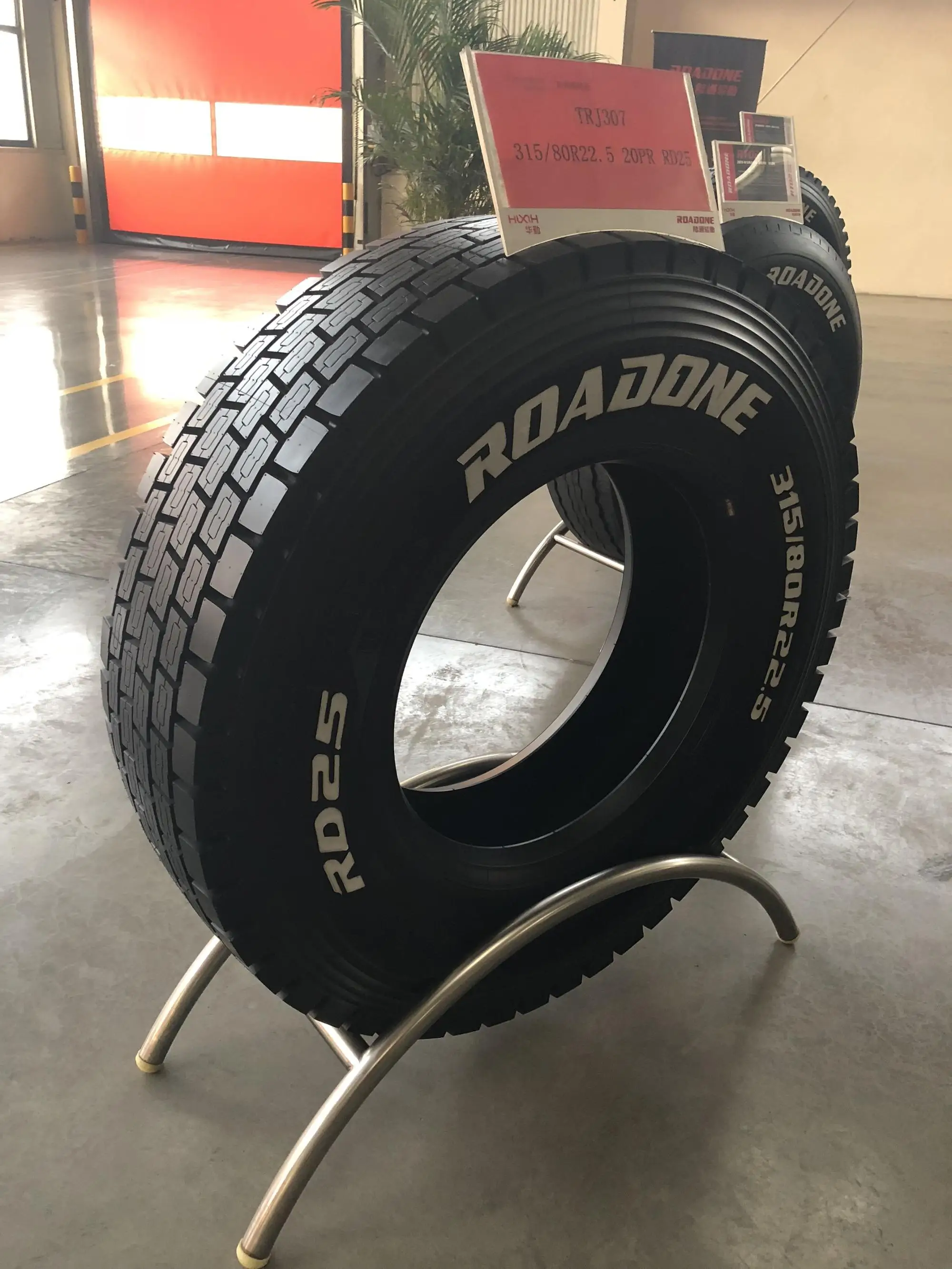High Quality Roadone 275/70r22.5 Truck Tire - Buy Truck Tire,275/70r22 ...