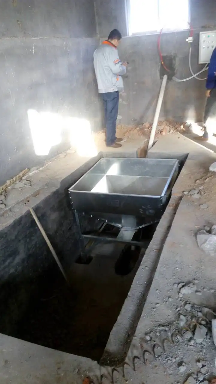 Goldenest Factory Feed Pit Hopper - Efficient Poultry Feeding
