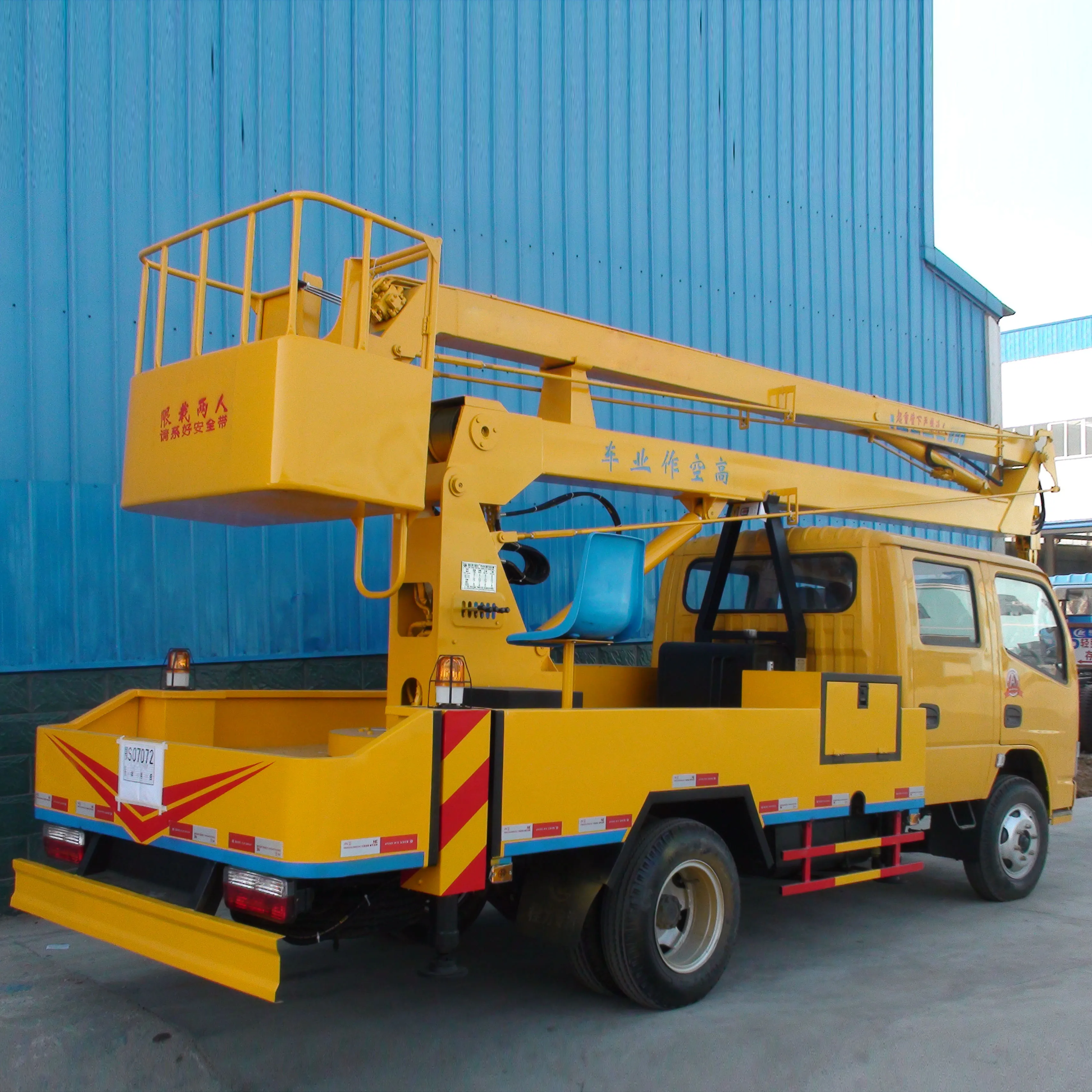 Lifting People Bucket Aerial Platform Truck for Street Light Maintenance