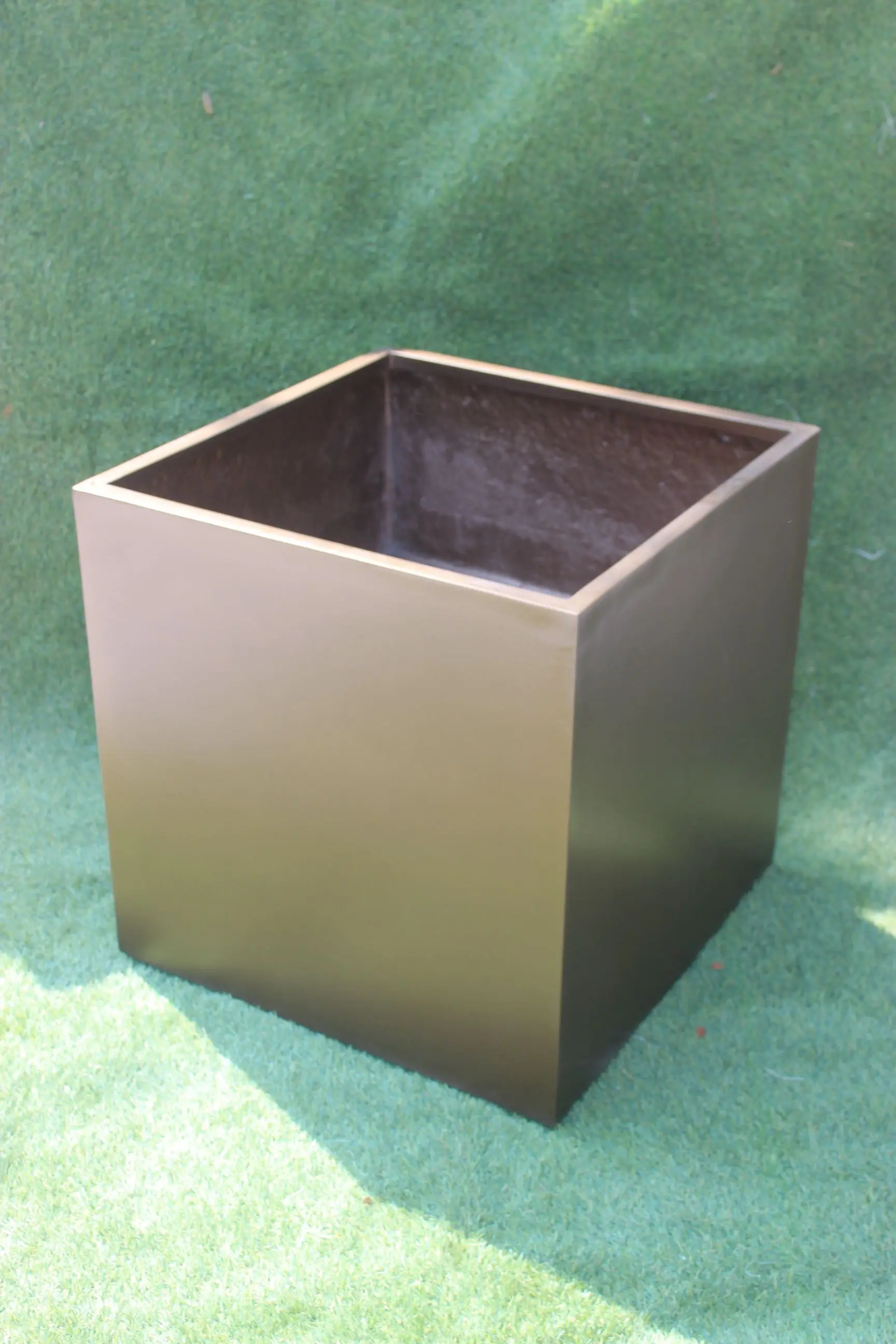 Cube Smooth Finish Square Spotted Color Big Flower Pot Planter at Home ...